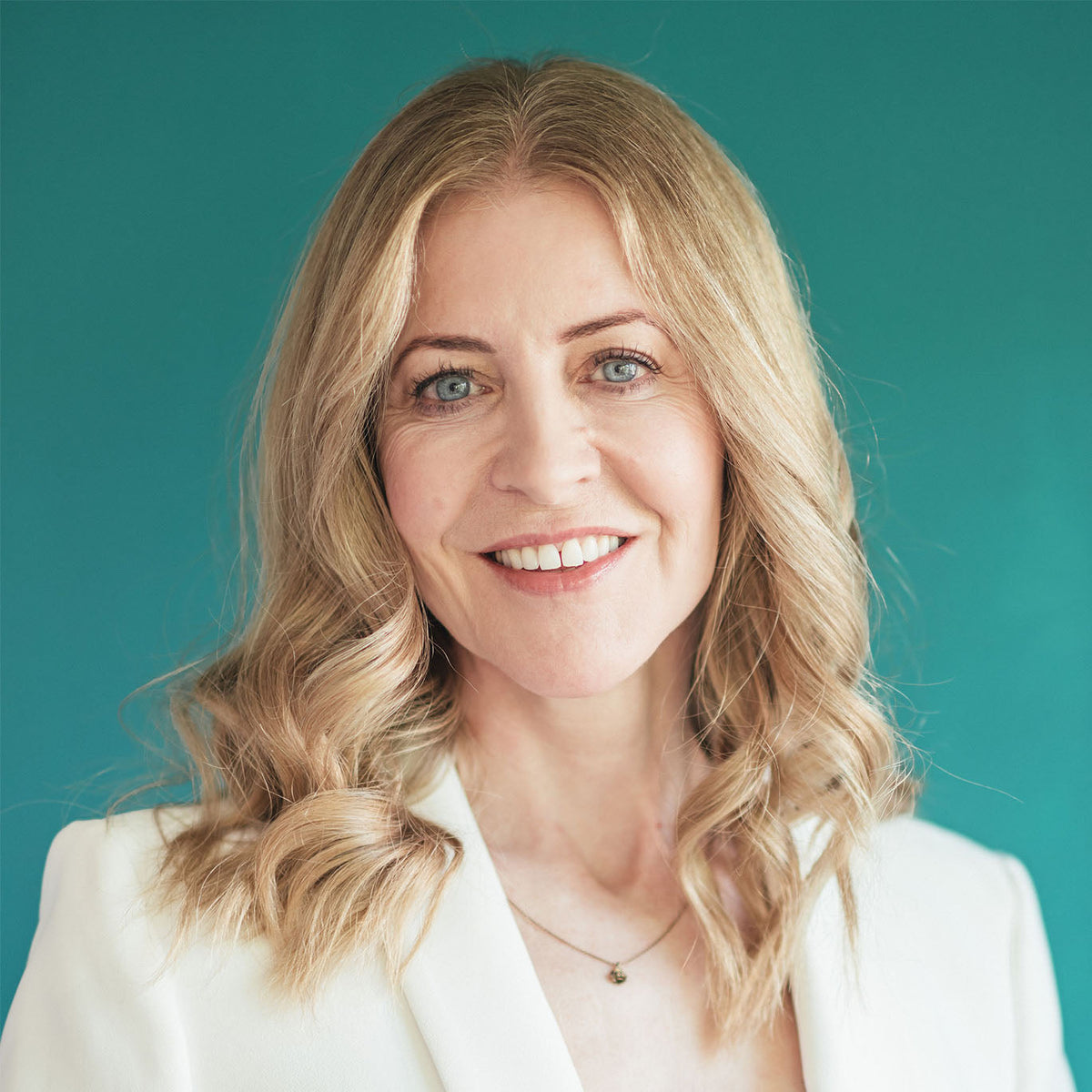 ALICE HART-DAVIS – Calecim Professional